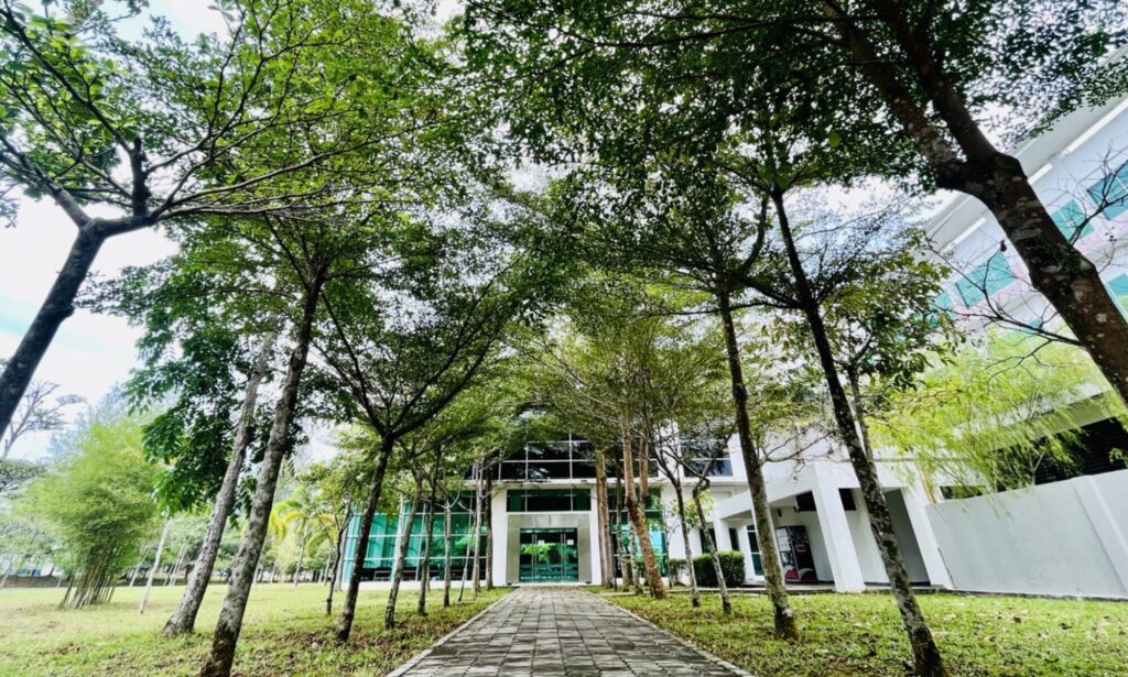 5.1.1 Ekosistem – UTM Library Green Office