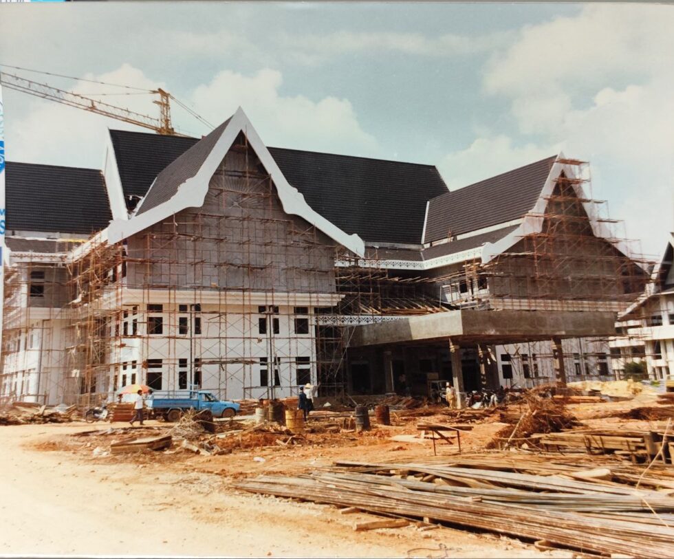 Sejarah Pembinaan Dewan Sultan Iskandar | UTM Institutional Knowledge