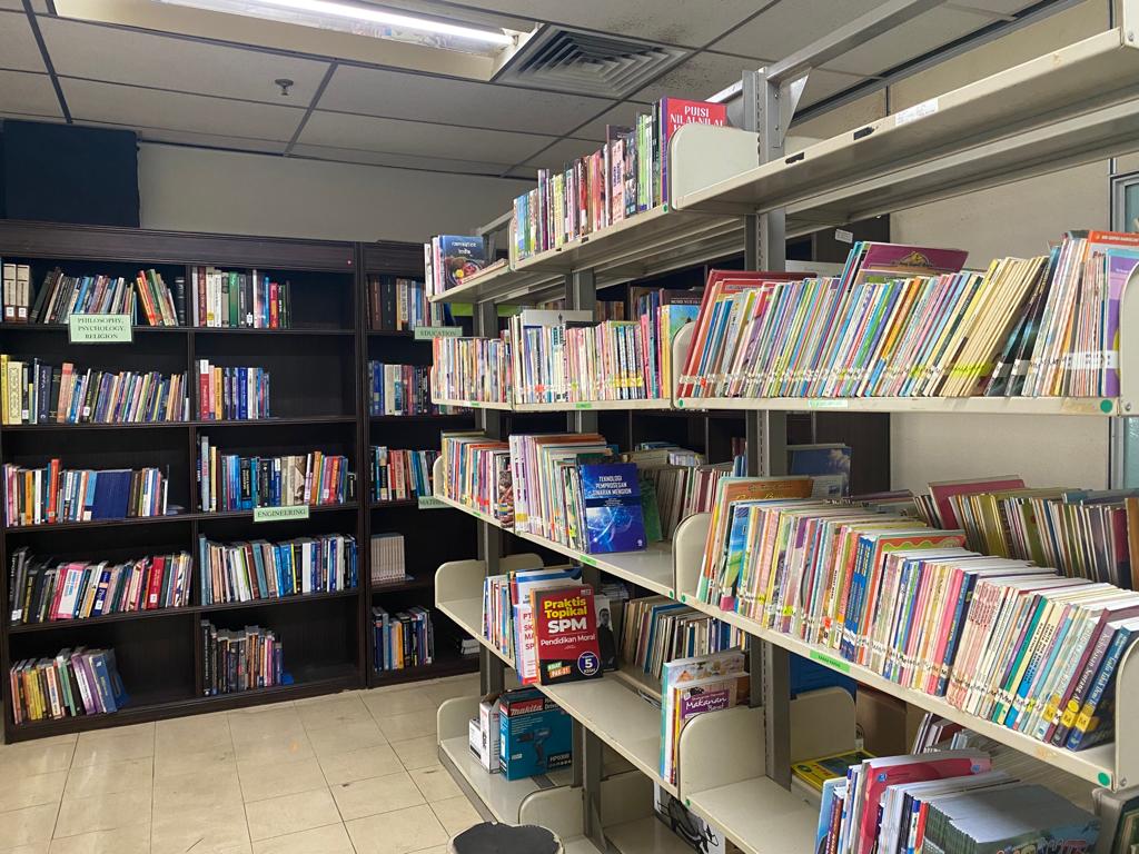 Sumbangan Bahan Bacaan Dari Perpustakaan Negara Malaysia (PNM) Kepada Jabatan Perpustakaan UTM ...