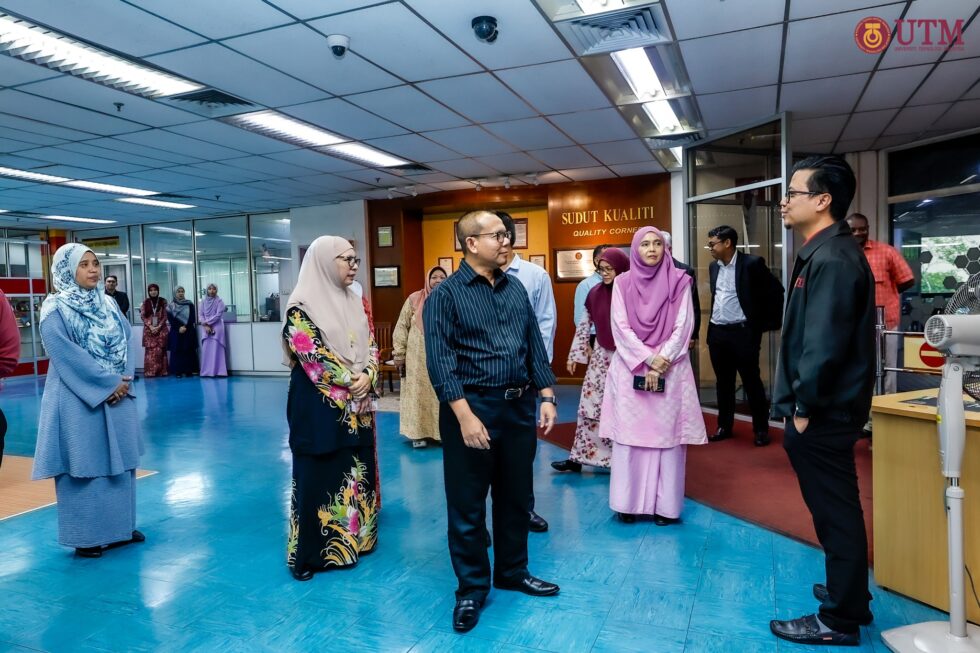 Naib Canselor UTM Adakan Kunjungan Rasmi ke Perpustakaan Sultanah ...